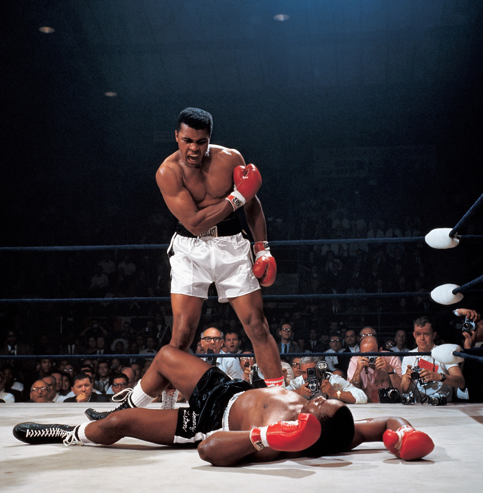 Muhammad Ali Dead: Photo of Fight vs. Sonny Liston