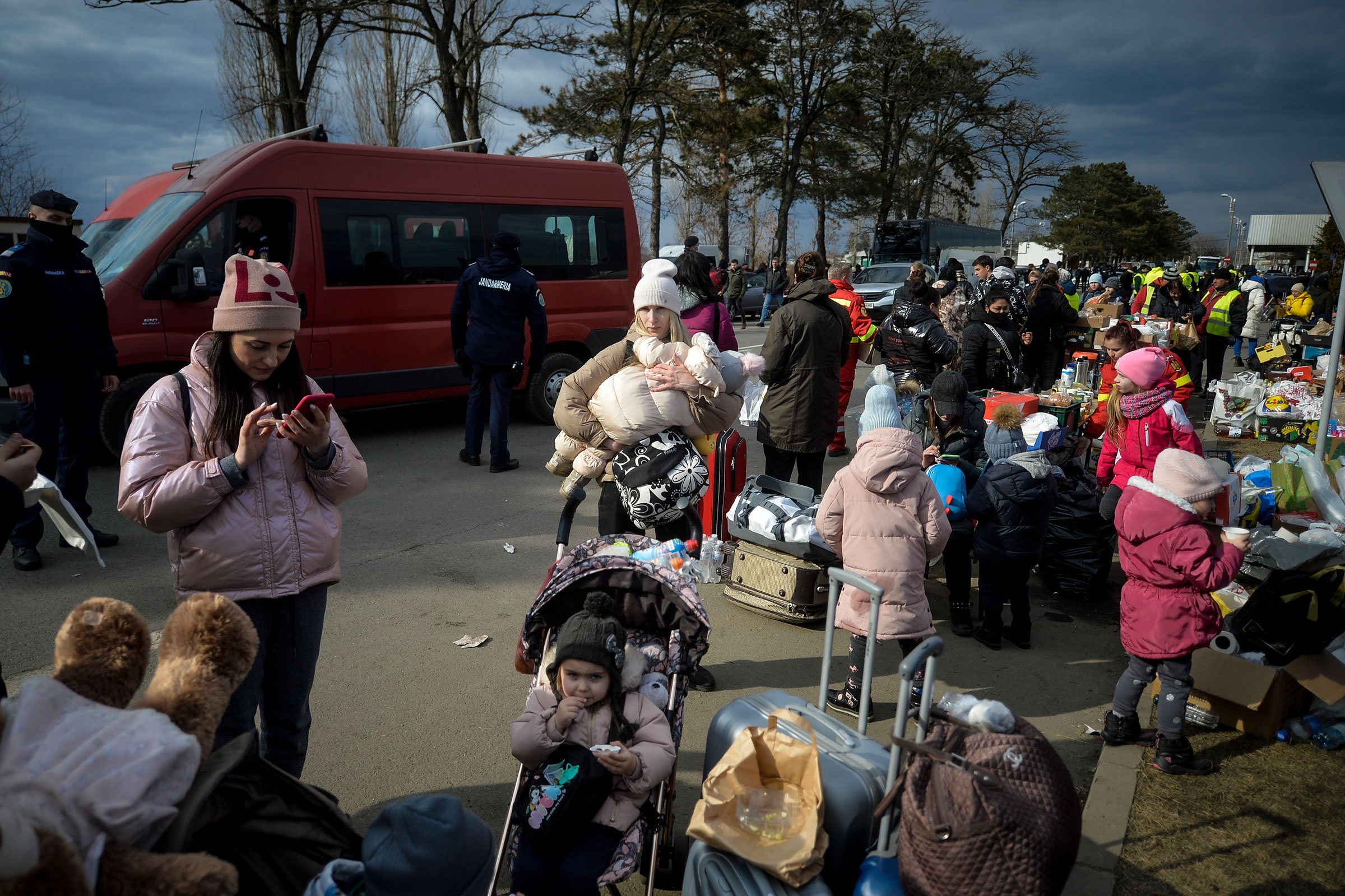 Romanians Embrace Ukrainian Refugees Despite Past Tension