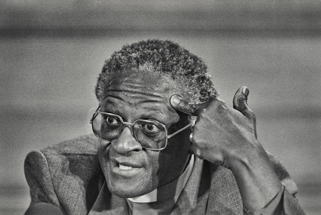Desmond Tutu, Who Tried to Heal the World, Dies at 90